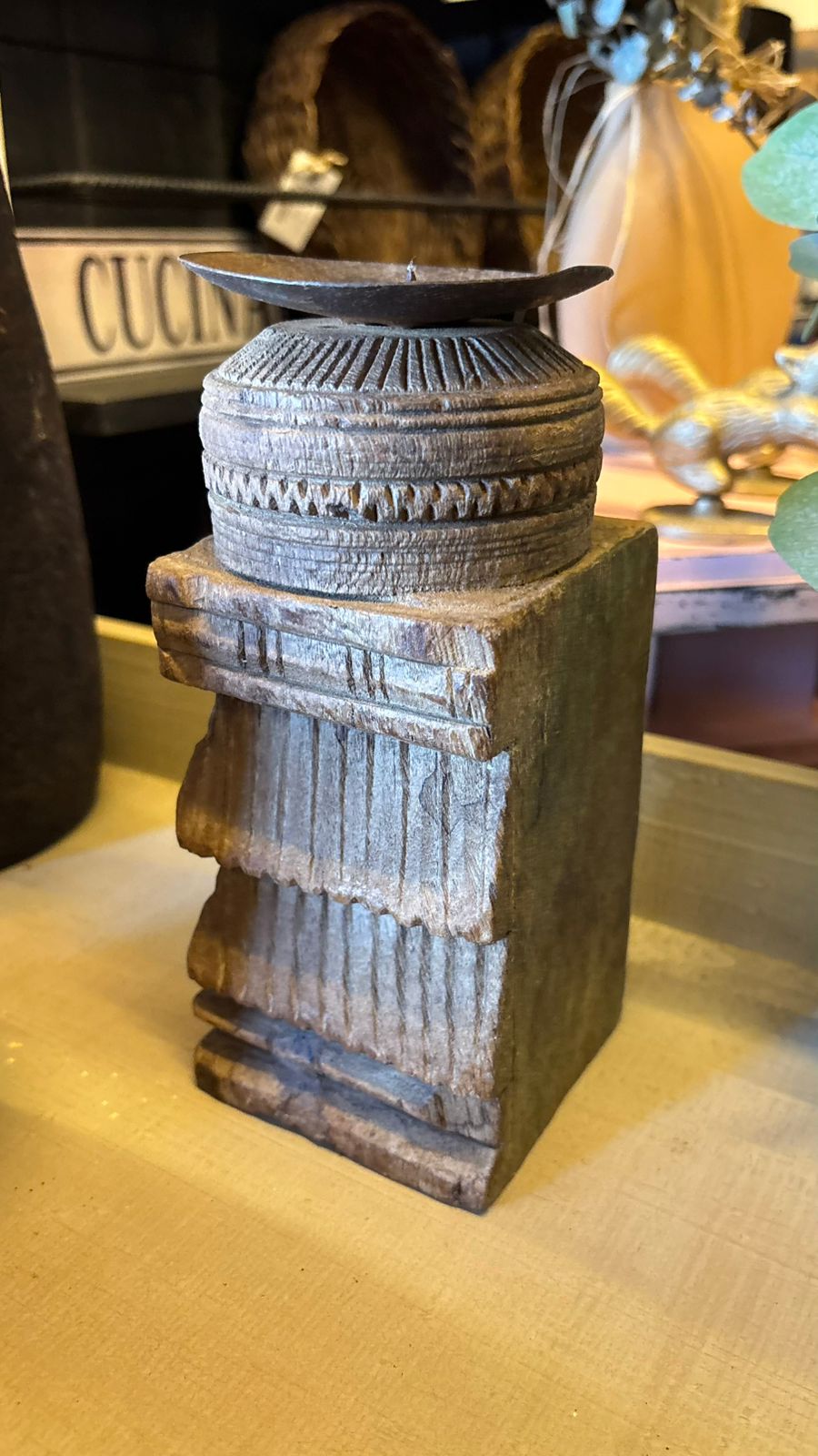 Candelabro madera tallada mediano – Galpón de Diseño